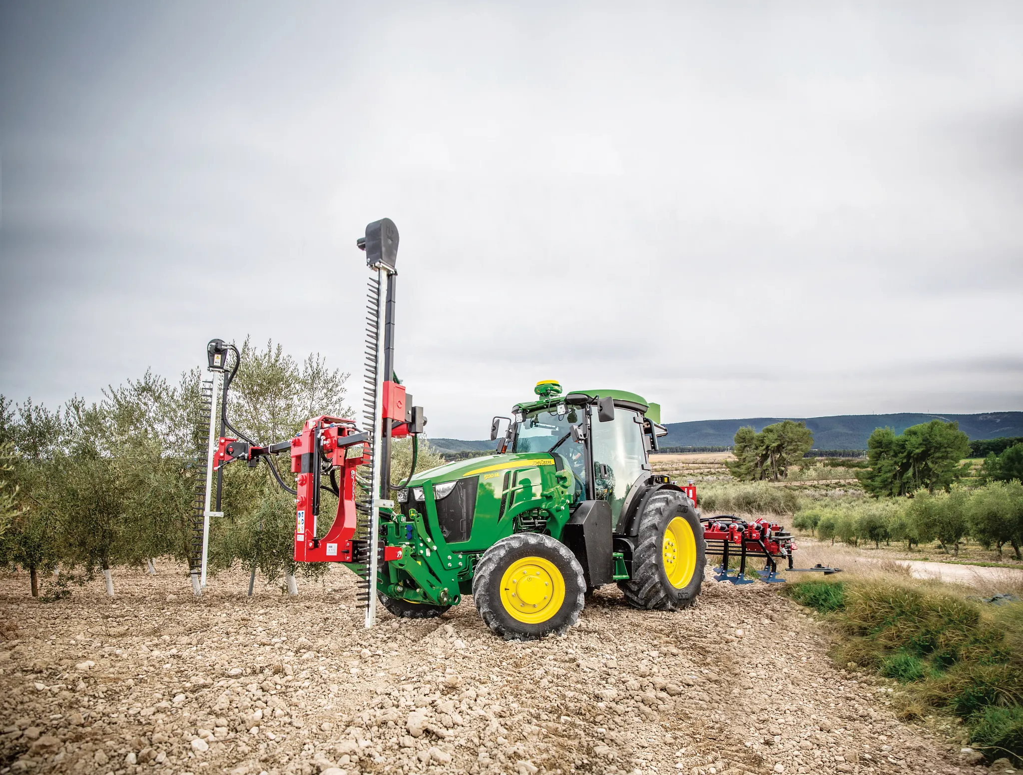 5130ML Mid-Size Tractors | John Deere UK