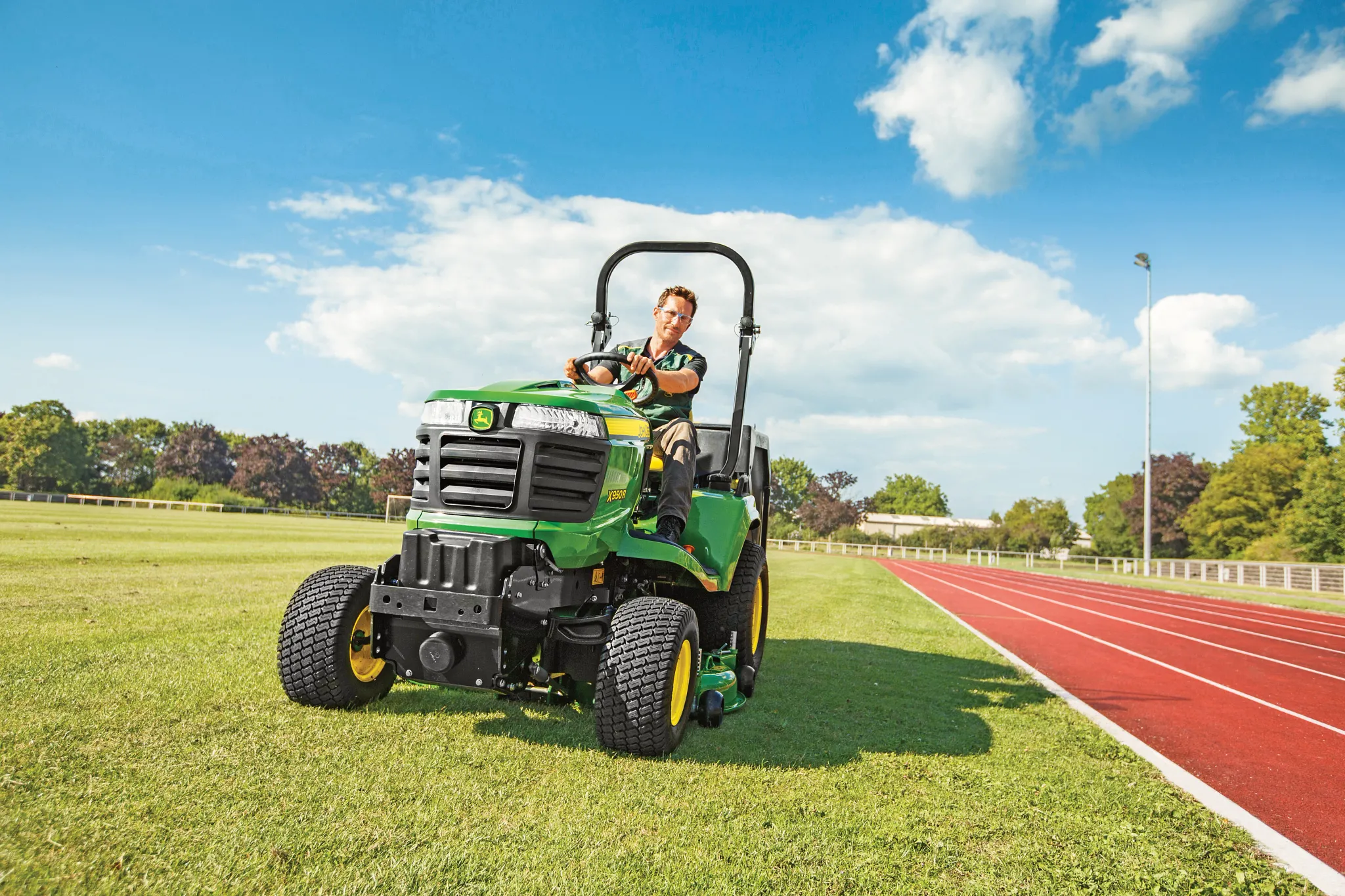 X950R Diesel Mowing Tractors | John Deere IE