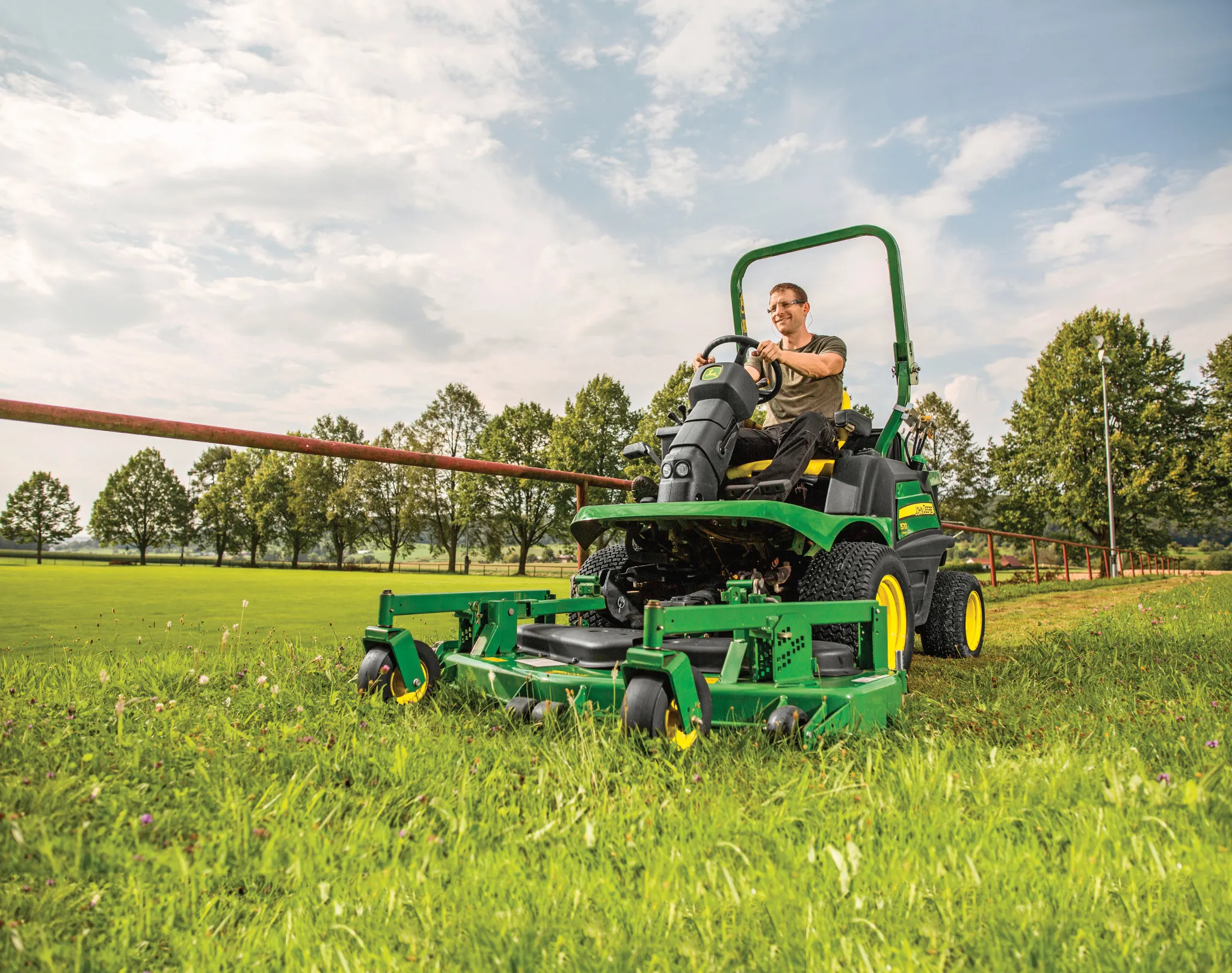 1570 TerrainCut™ Front and Wide-Area Mowers | John Deere IE