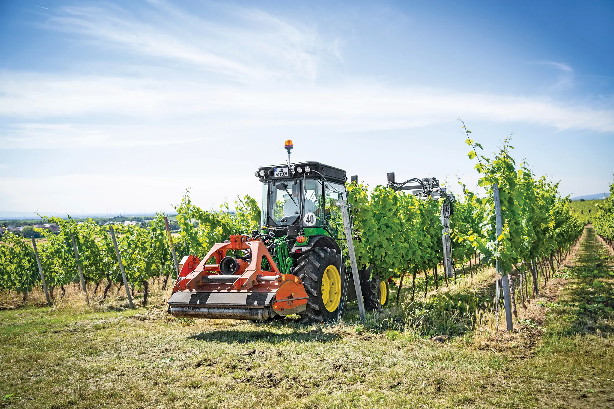 5115GV Mid-Size Tractors | John Deere IE