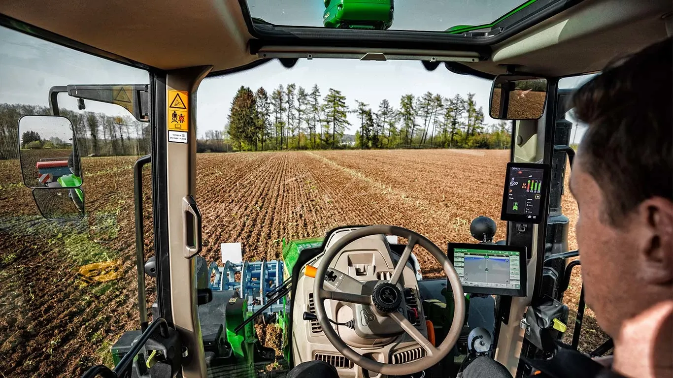 6M 125 Mid-Size Tractors | John Deere UK