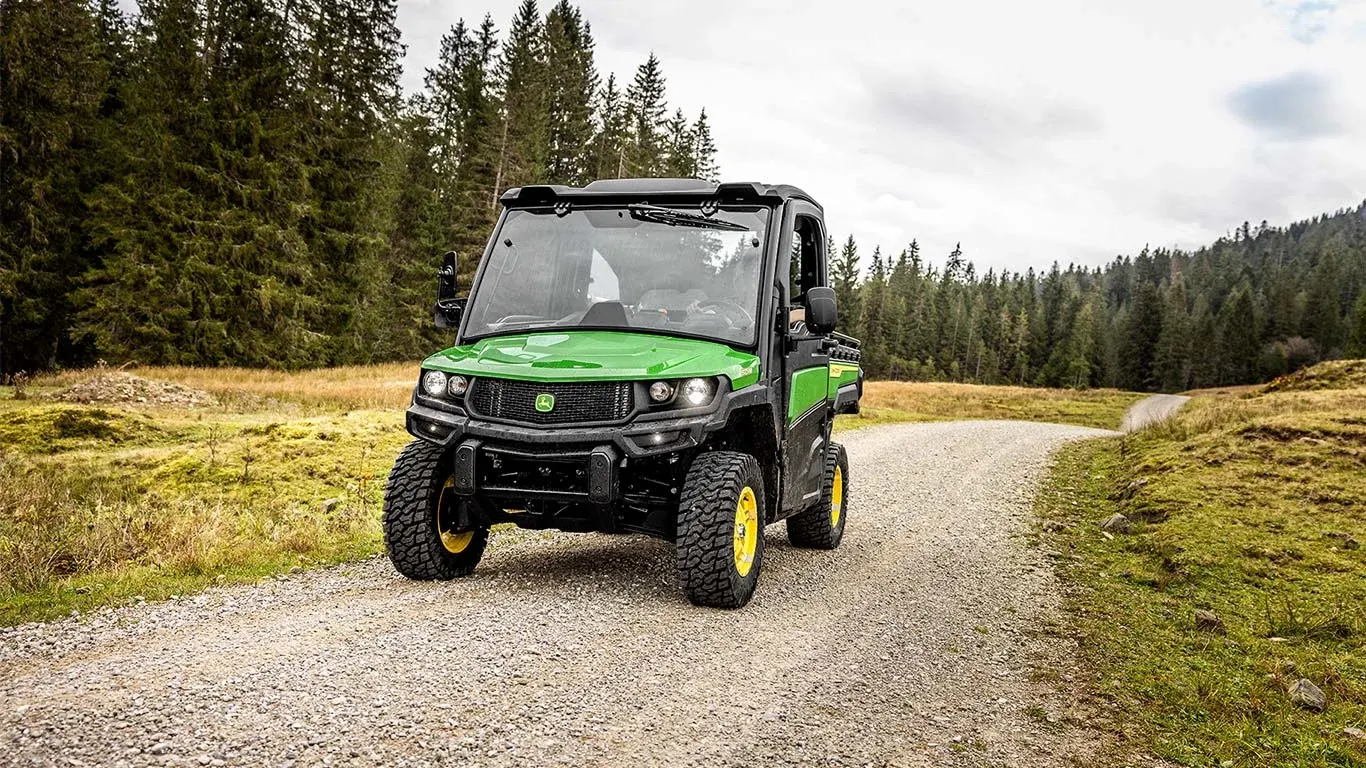 XUV 875M HVAC Cross-Over Utility Vehicles | John Deere UK