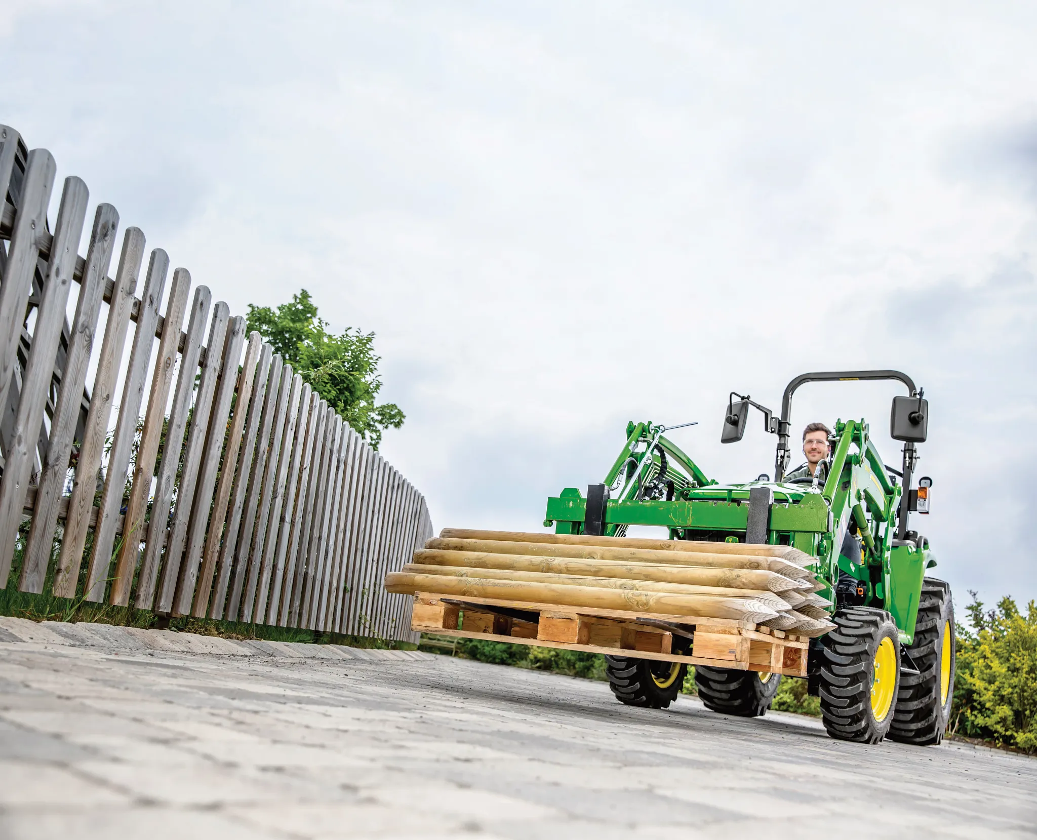 440R Front Loaders | John Deere UK