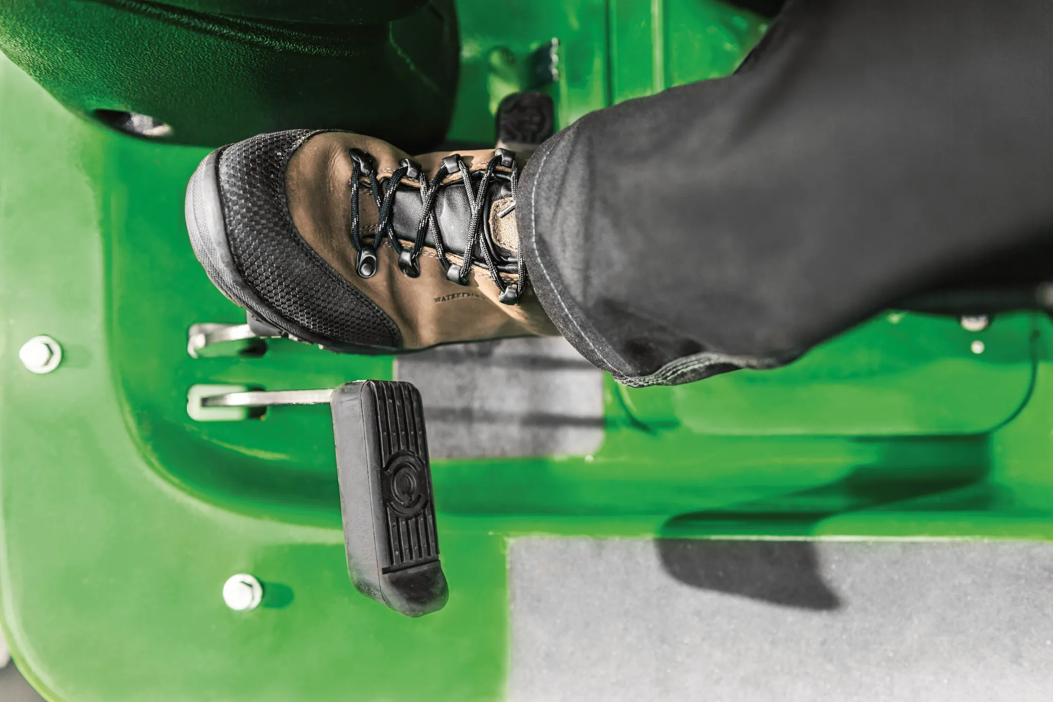 1550 TerrainCut™Front Rotary Mower