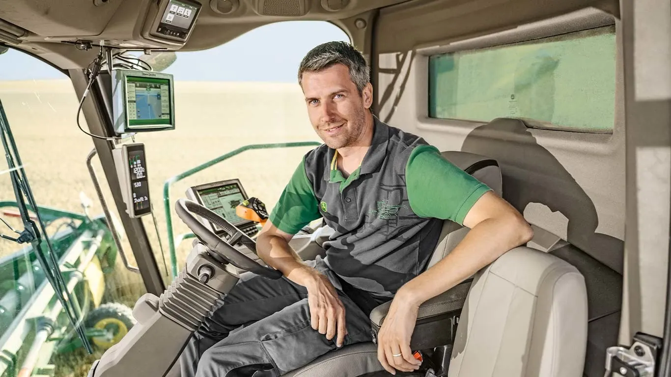 X9 1100 Combines | John Deere UK