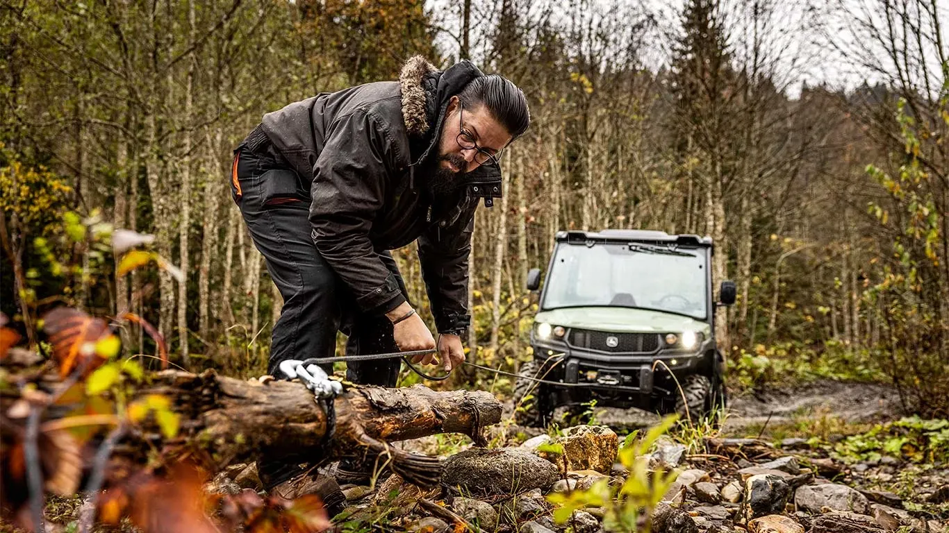 XUV 875M Cross-Over Utility Vehicles | John Deere UK