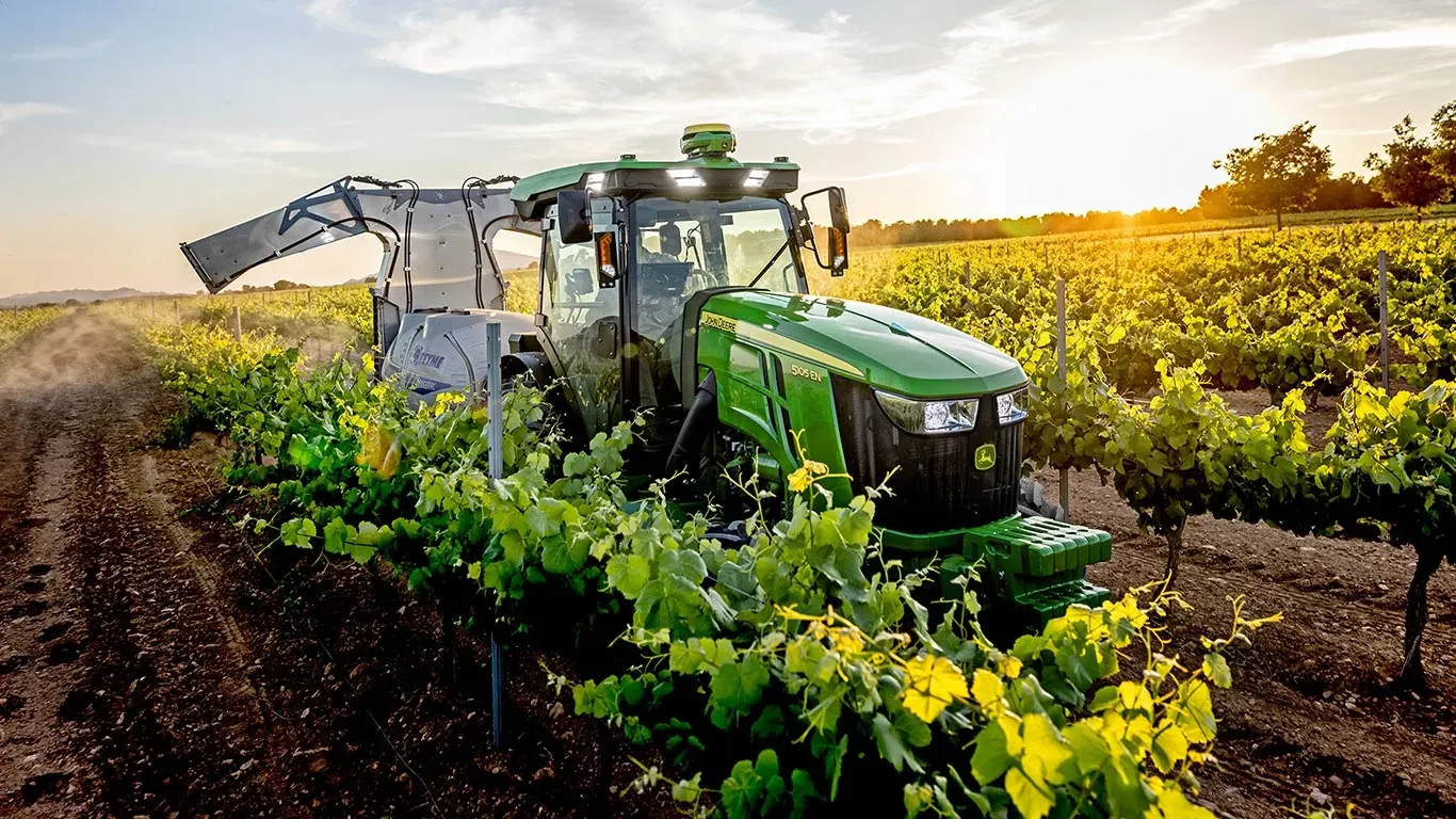 5105EN High-Value Crop Tractors | John Deere IE