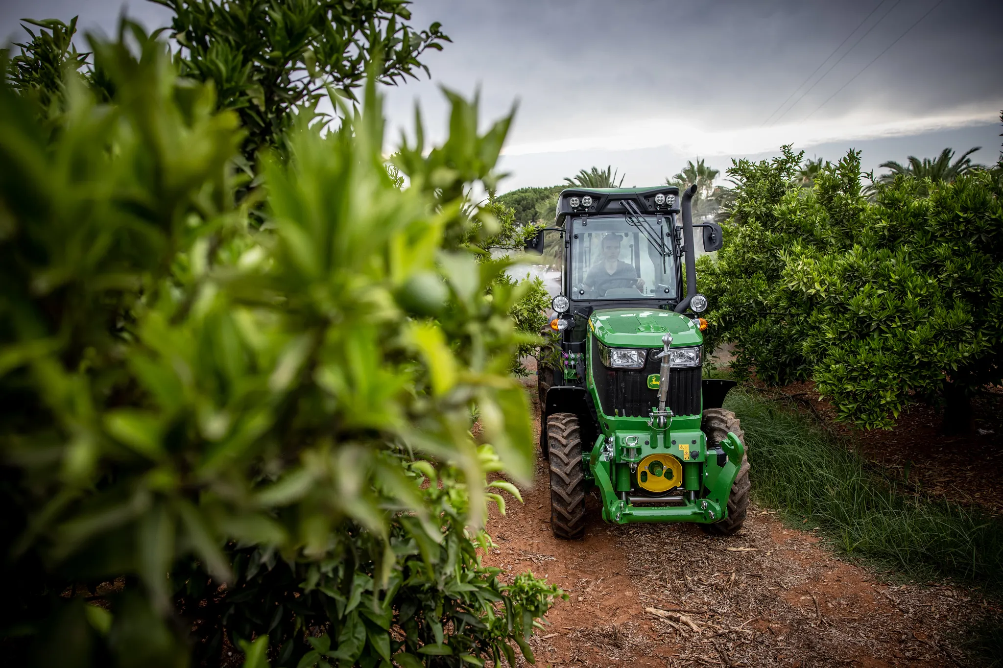 5090GN Mid-Size Tractors | John Deere IE