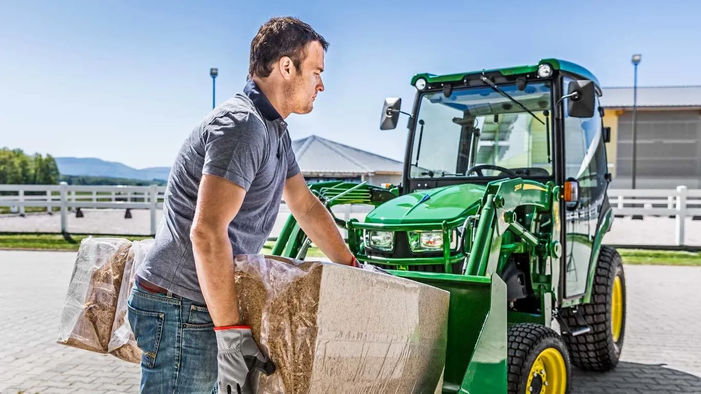 2032R Compact Tractors | John Deere IE