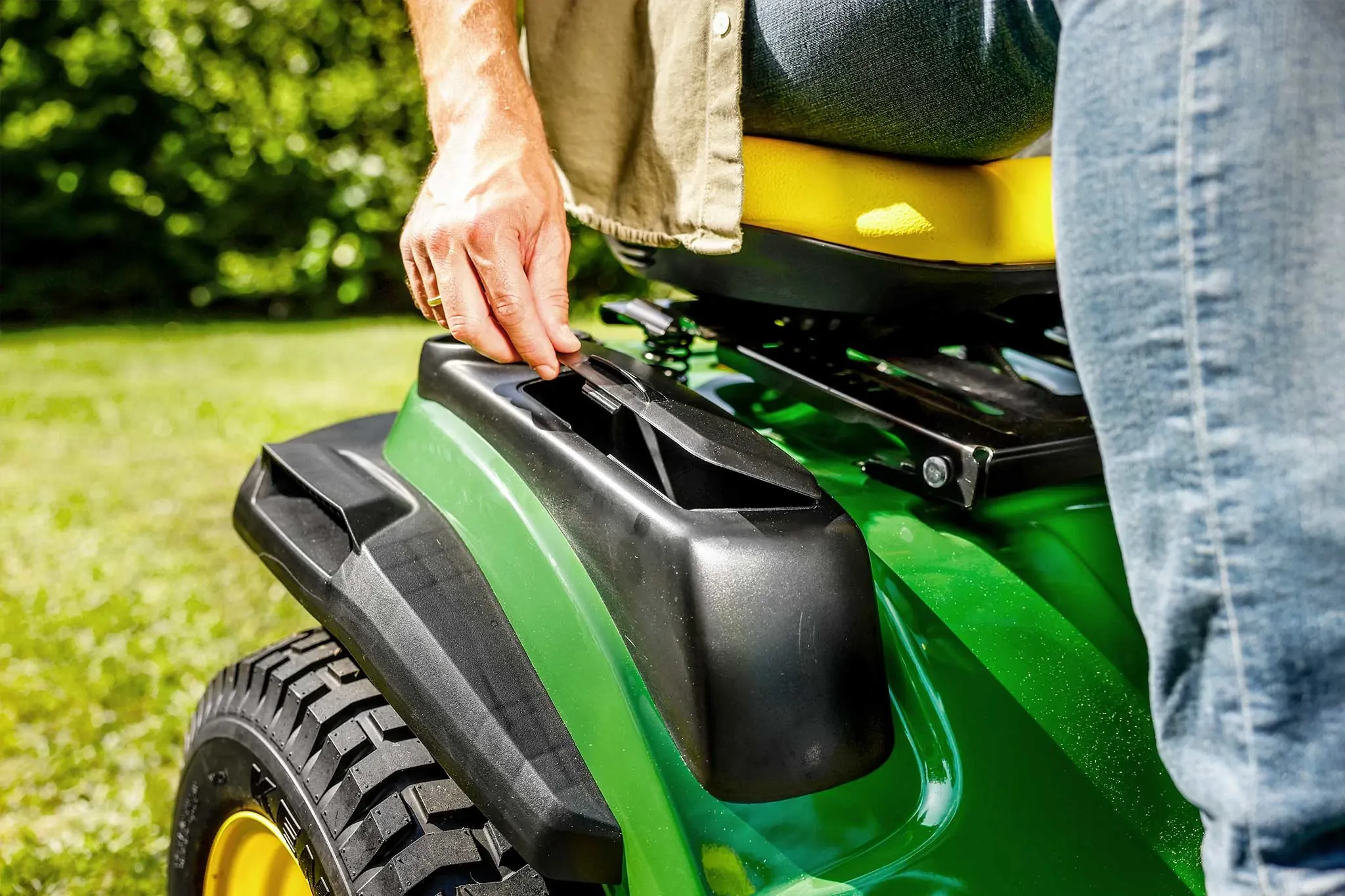 X127 Residential Lawn Mowers | John Deere UK