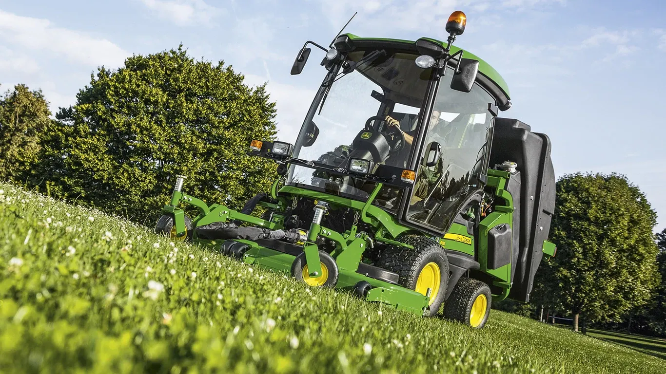 1585 TerrainCut™ Front and Wide-Area Mowers | John Deere IE