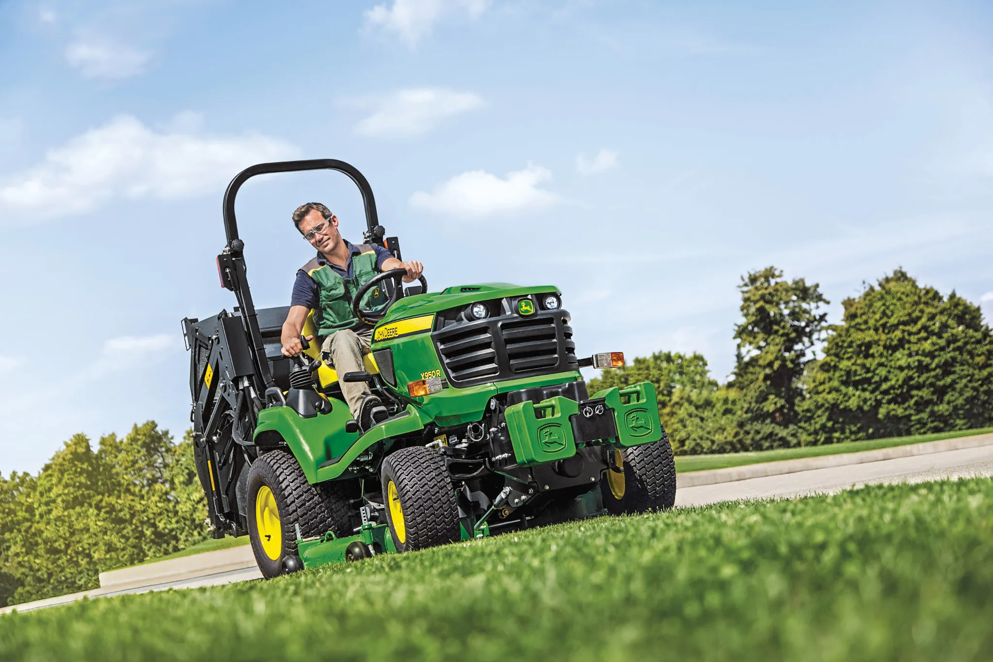 X950R Diesel Mowing Tractors | John Deere UK