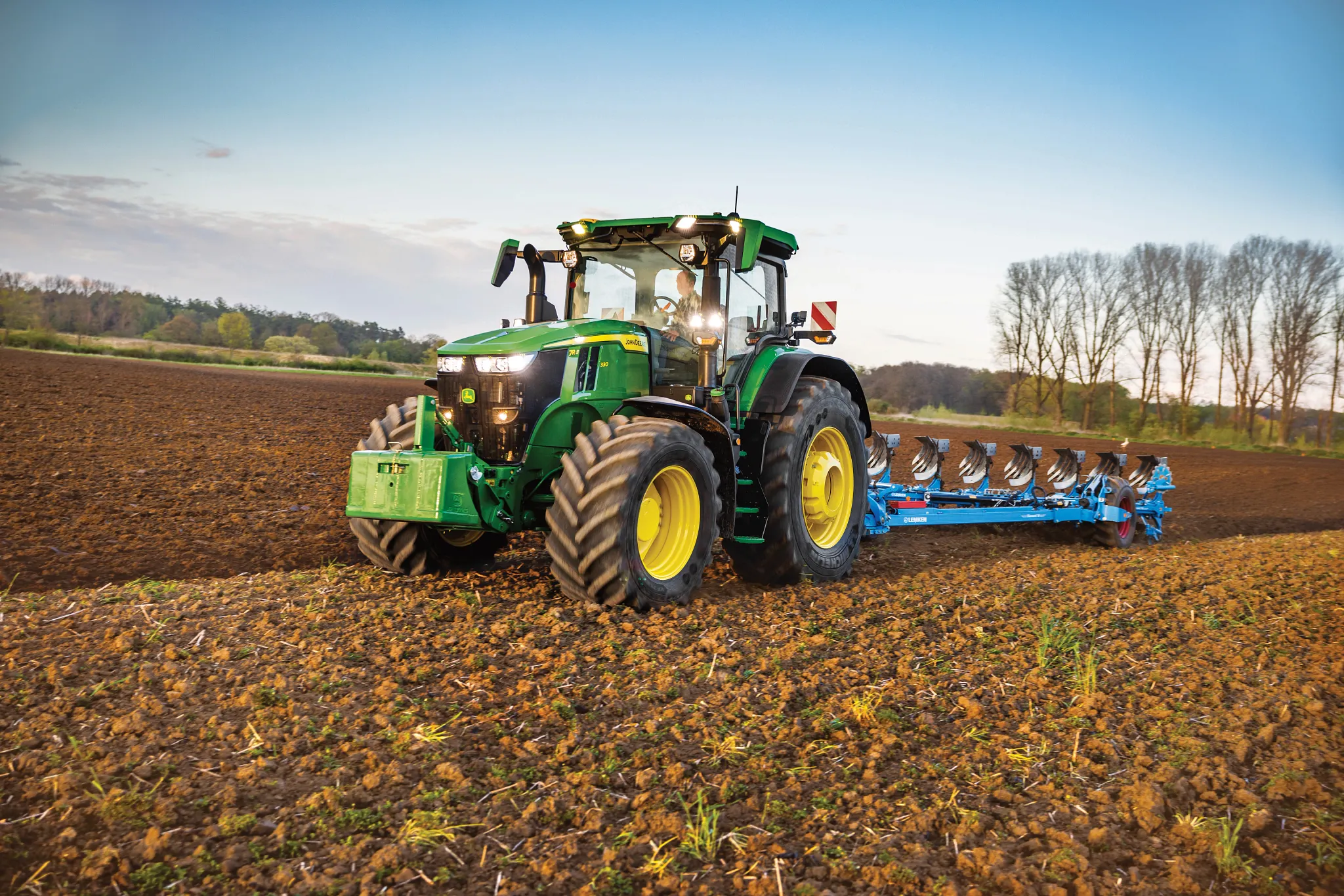 7R 350 Large Tractors | John Deere UK