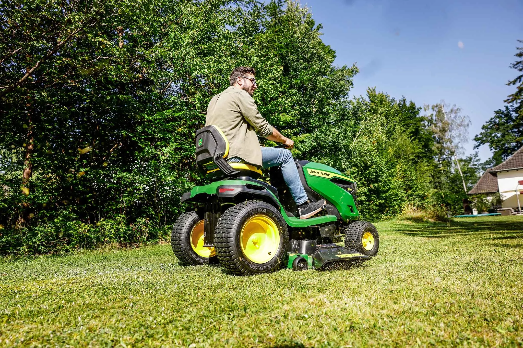 X127 Residential Lawn Mowers | John Deere UK