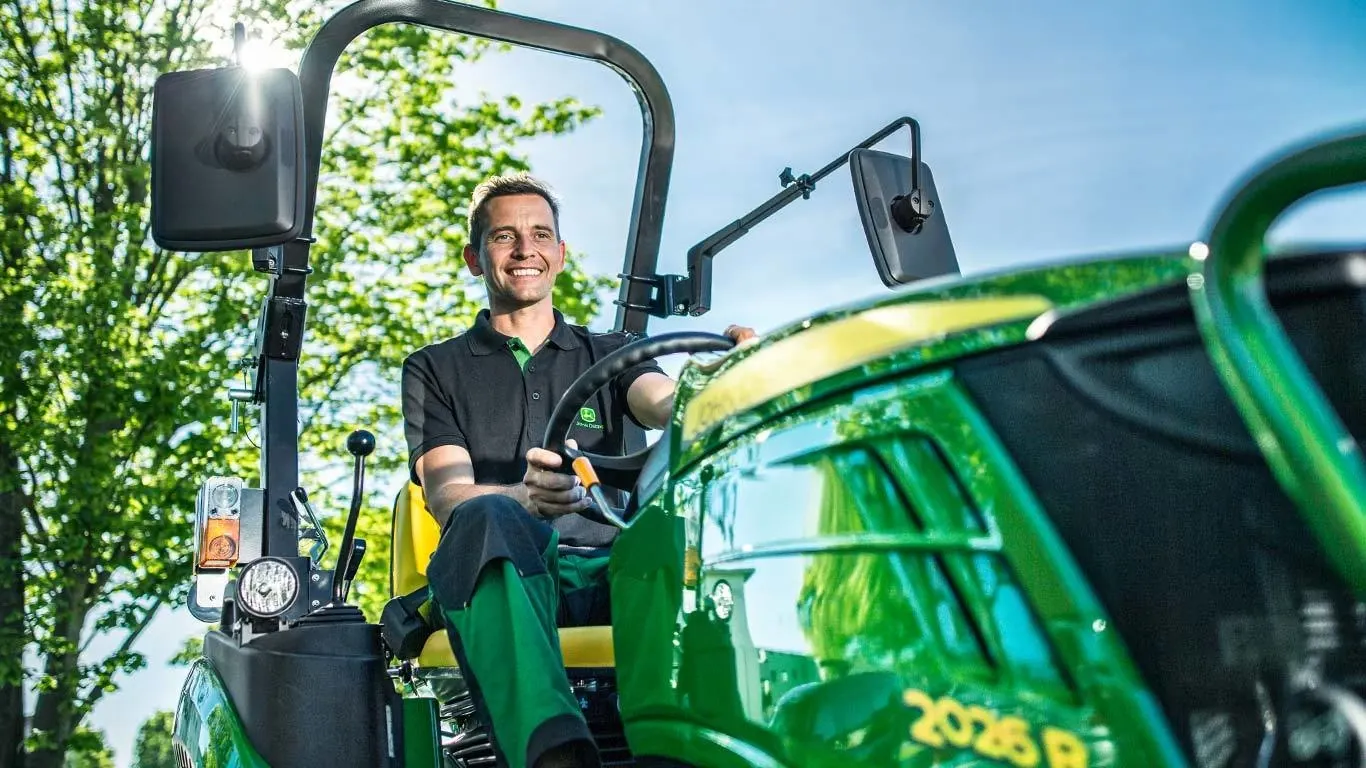 2026R Compact Tractors | John Deere UK