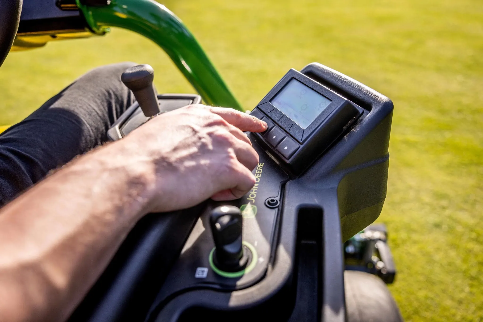 2775 E-Cut™ Greens Mowers | John Deere IE