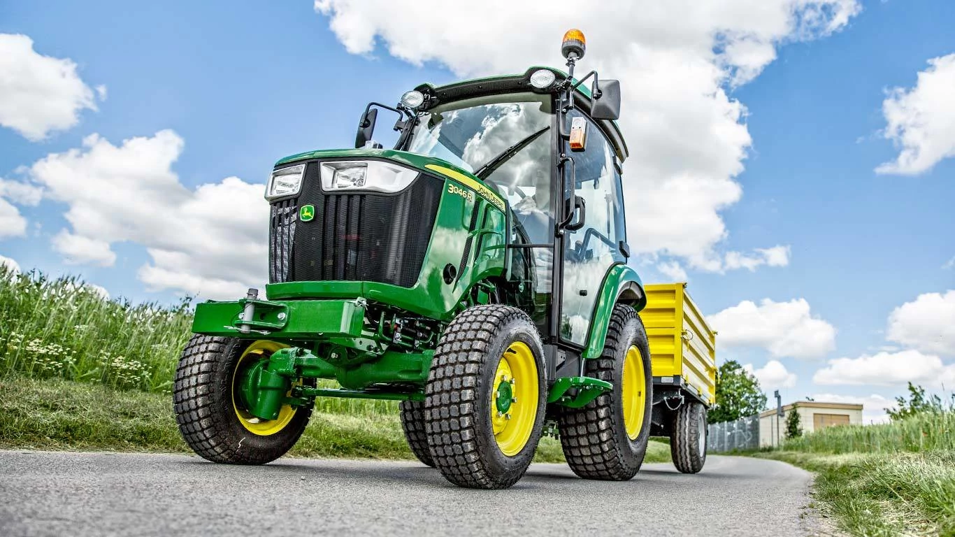 Compact Tractors | John Deere UK