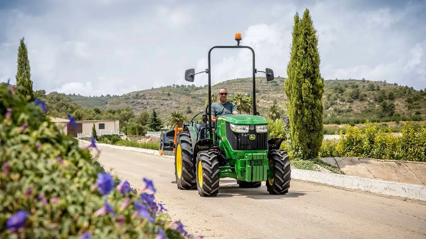 5105GL Mid-Size Tractors | John Deere IE