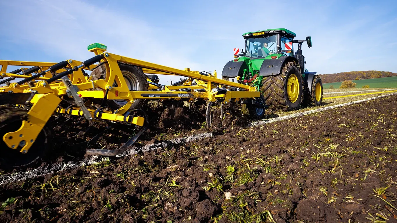 Pasywny ukłąd prowadzenia narzędzia AutoTrac™ Implement Guidance ...
