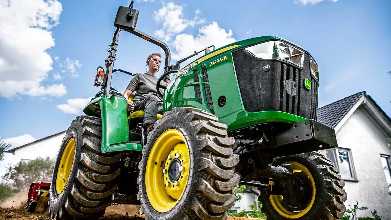 3025E Compact Tractors | John Deere IE