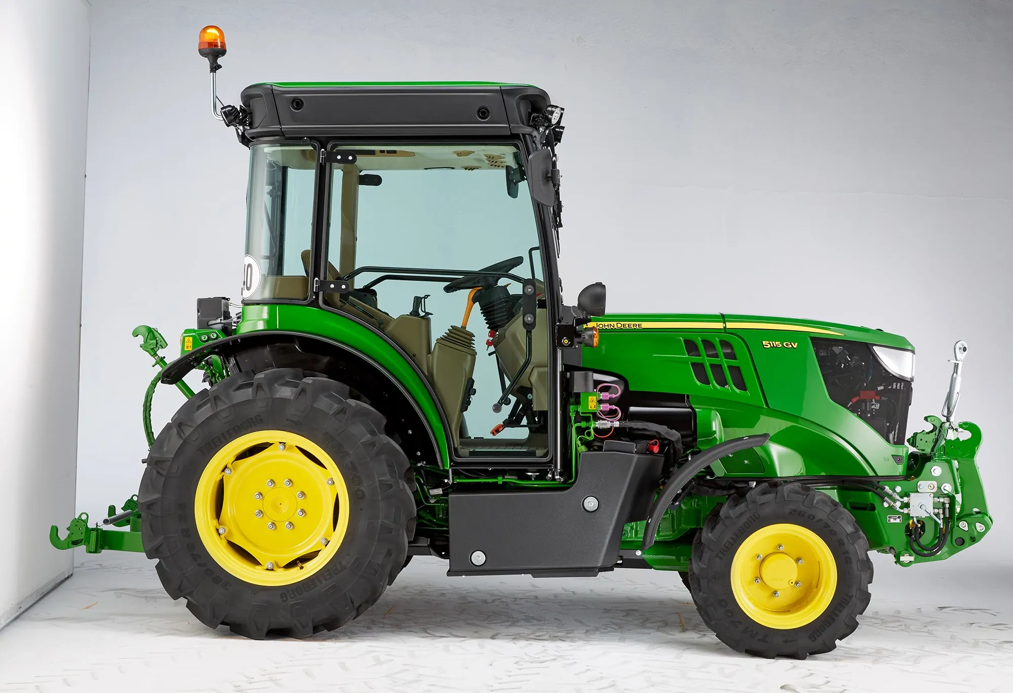 5115GV Mid-Size Tractors | John Deere IE